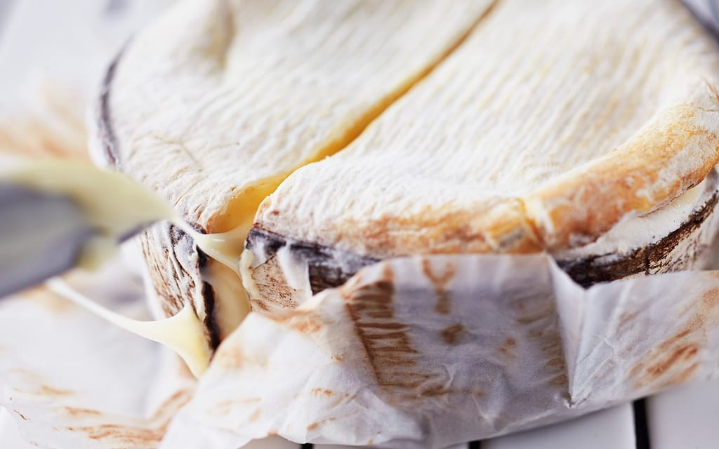 How to cut Vacherin and other spruce-bound cheeses